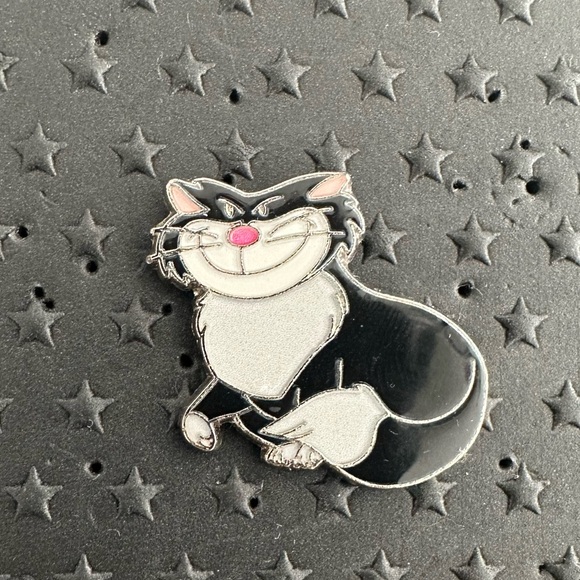 Disney | Accessories | Disney Cats And Dogs Mystery Pin Lucifer ...